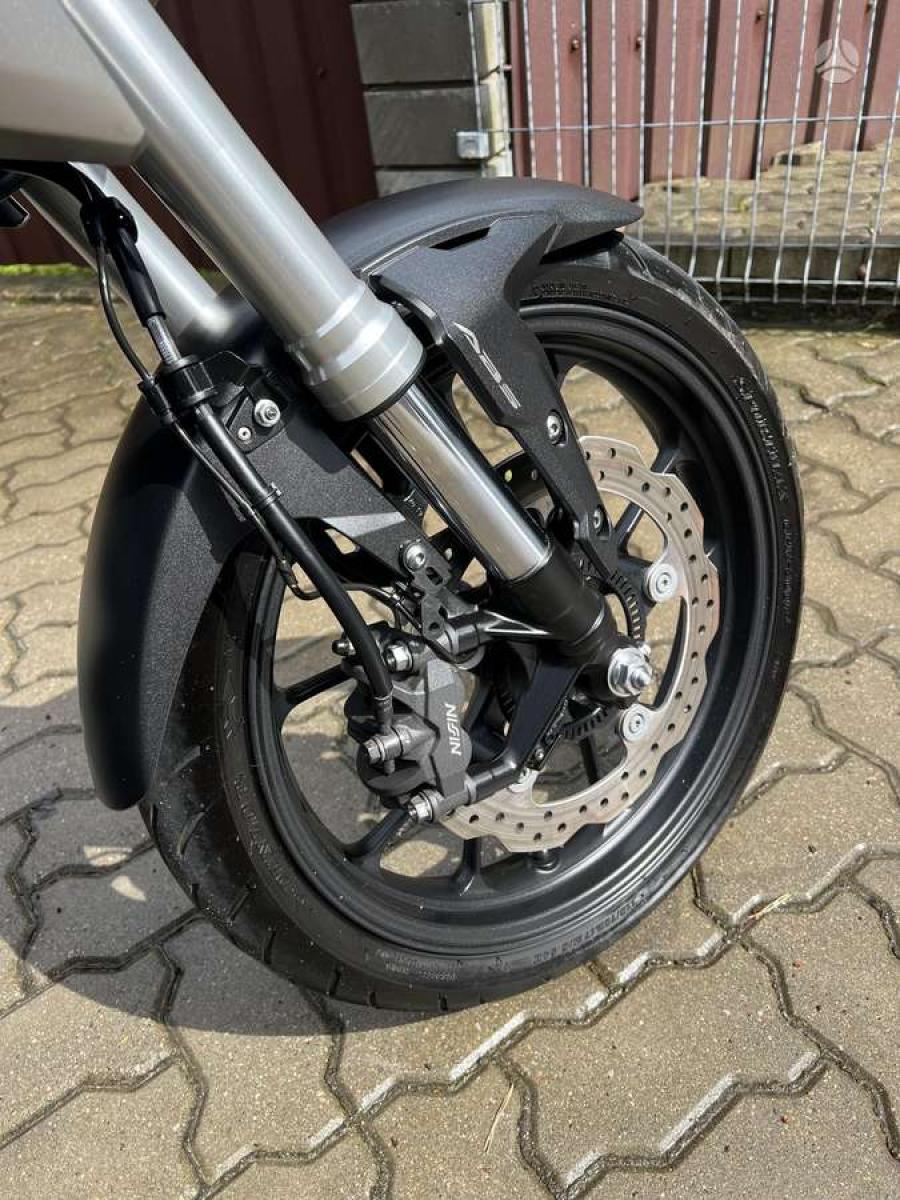 Black Honda CB 2020 in Prienai, with an engine capacity of 0.13 L and mileage of 14 thousand km for 3050 €, photo 20 on AUTOMOTO.COM.LV