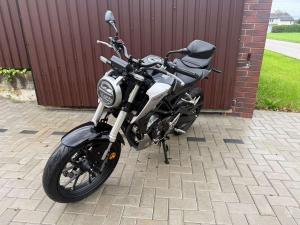 Black Honda CB 2020 in Prienai, with an engine capacity of 0.13 L and mileage of 11 thousand km for 2850 €, photo 3 on AUTOMOTO.COM.LV