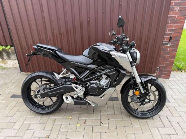 Black Honda CB 2020 in Prienai, with an engine capacity of 0.13 L and mileage of 11 thousand km for 2850 €, photo 5 on AUTOMOTO.COM.LV