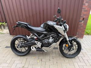 Black Honda CB 2020 in Prienai, with an engine capacity of 0.13 L and mileage of 11 thousand km for 2850 €, photo 5 on AUTOMOTO.COM.LV