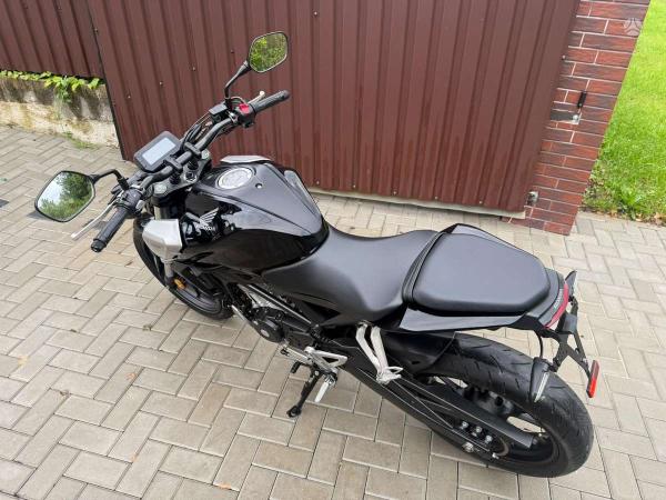 Black Honda CB 2020 in Prienai, with an engine capacity of 0.13 L and mileage of 11 thousand km for 2850 €, photo 8 on AUTOMOTO.COM.LV