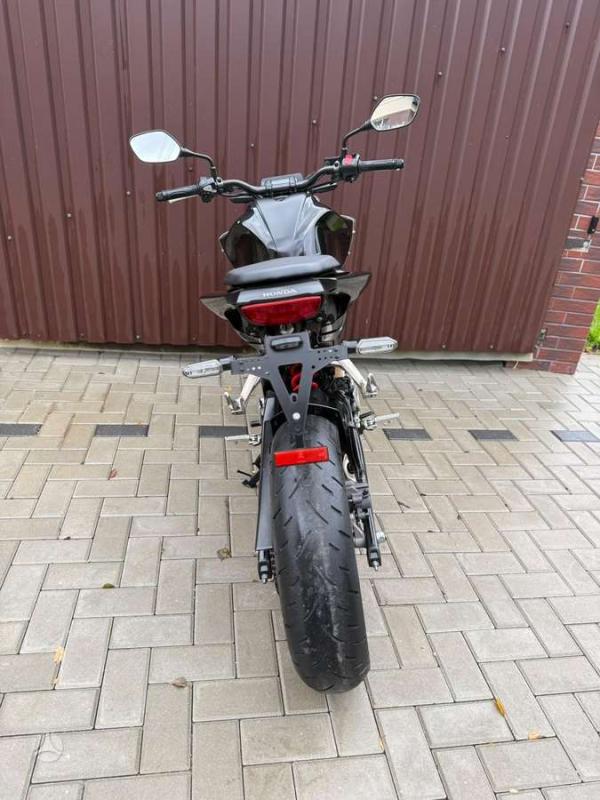 Black Honda CB 2020 in Prienai, with an engine capacity of 0.13 L and mileage of 11 thousand km for 2850 €, photo 9 on AUTOMOTO.COM.LV