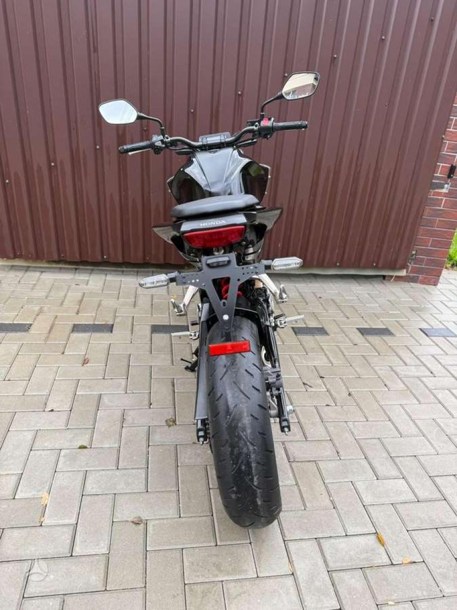 Black Honda CB 2020 in Prienai, with an engine capacity of 0.13 L and mileage of 11 thousand km for 2850 €, photo 9 on AUTOMOTO.COM.LV