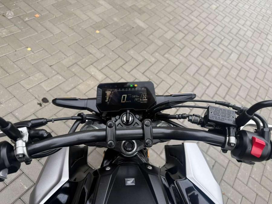 Black Honda CB 2020 in Prienai, with an engine capacity of 0.13 L and mileage of 11 thousand km for 2850 €, photo 16 on AUTOMOTO.COM.LV