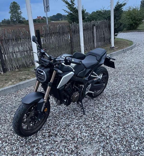 Black Honda CB 2021 in Taurage, with an engine capacity of 0.65 L and mileage of 12 thousand km for 4000 €, photo 2 on AUTOMOTO.COM.LV