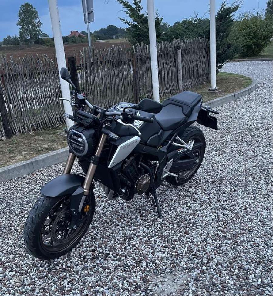 Black Honda CB 2021 in Taurage, with an engine capacity of 0.65 L and mileage of 12 thousand km for 4000 €, photo 2 on AUTOMOTO.COM.LV