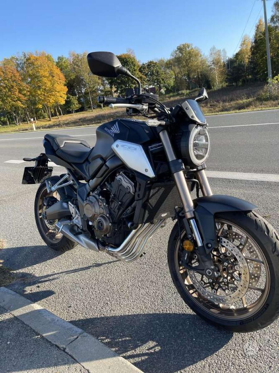 Black Honda CB 2021 in Taurage, with an engine capacity of 0.65 L and mileage of 12 thousand km for 4000 €, photo 4 on AUTOMOTO.COM.LV
