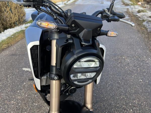Black Honda CB 2021 in Prienai, with an engine capacity of 0.13 L and mileage of 13 thousand km for 3050 €, photo 10 on AUTOMOTO.COM.LV
