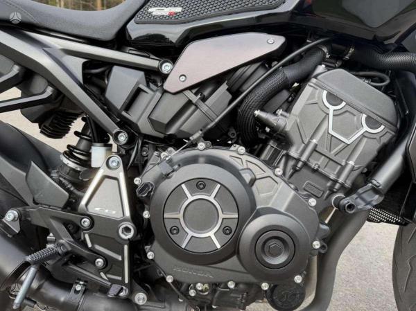 Melns Honda CB 2021 Viļņa, ar dzinēja tilpumu 1.00 L un nobraukumu 13 tūkst. km par 9000 €, foto 4 vietnē AUTOMOTO.COM.LV