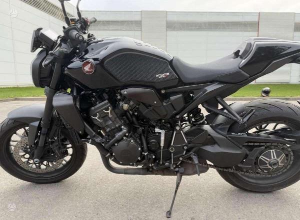 Melns Honda CB 2021 Viļņa, ar dzinēja tilpumu 1.00 L un nobraukumu 13 tūkst. km par 9000 €, foto 6 vietnē AUTOMOTO.COM.LV