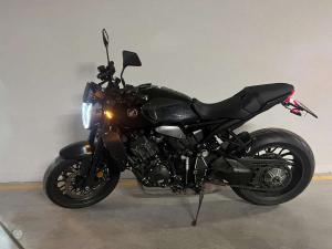 Black Honda CB 2021 in Vilnius, with an engine capacity of 1.00 L and mileage of 14 thousand km for 10900 €, photo 4 on AUTOMOTO.COM.LV
