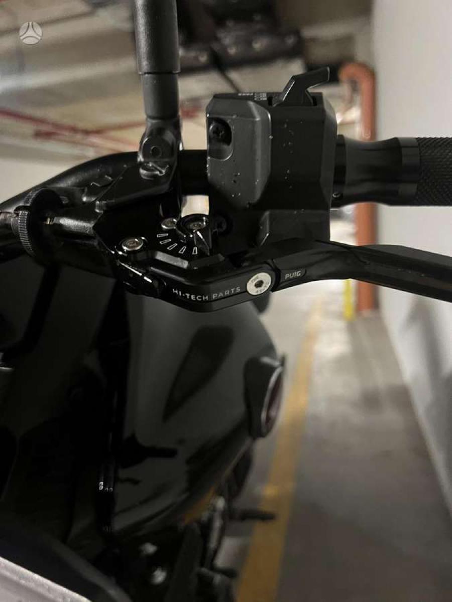 Black Honda CB 2021 in Vilnius, with an engine capacity of 1.00 L and mileage of 14 thousand km for 10900 €, photo 8 on AUTOMOTO.COM.LV