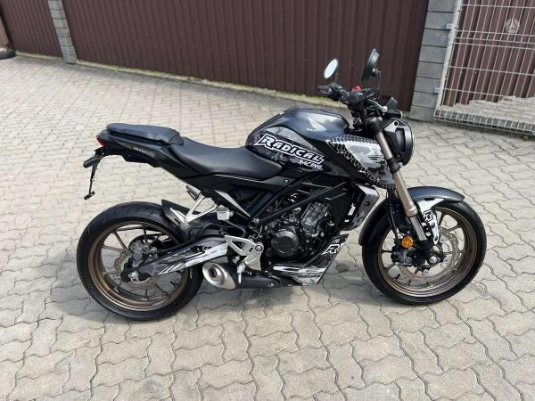 Black Honda CB 2021 in Prienai, with an engine capacity of 0.13 L and mileage of 12 thousand km for 3450 €, photo 4 on AUTOMOTO.COM.LV