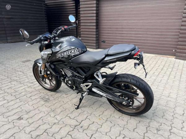 Black Honda CB 2021 in Prienai, with an engine capacity of 0.13 L and mileage of 12 thousand km for 3450 €, photo 6 on AUTOMOTO.COM.LV