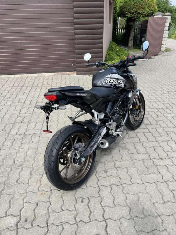 Black Honda CB 2021 in Prienai, with an engine capacity of 0.13 L and mileage of 12 thousand km for 3450 €, photo 7 on AUTOMOTO.COM.LV
