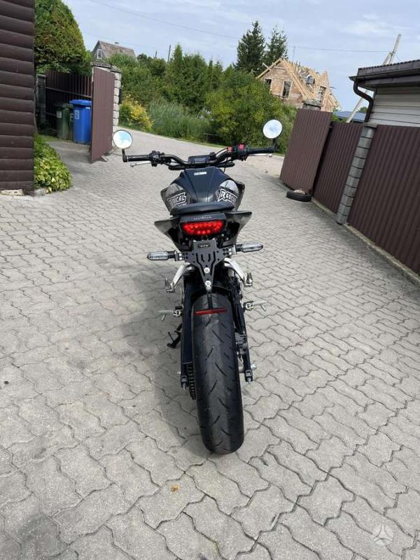Black Honda CB 2021 in Prienai, with an engine capacity of 0.13 L and mileage of 12 thousand km for 3450 €, photo 8 on AUTOMOTO.COM.LV