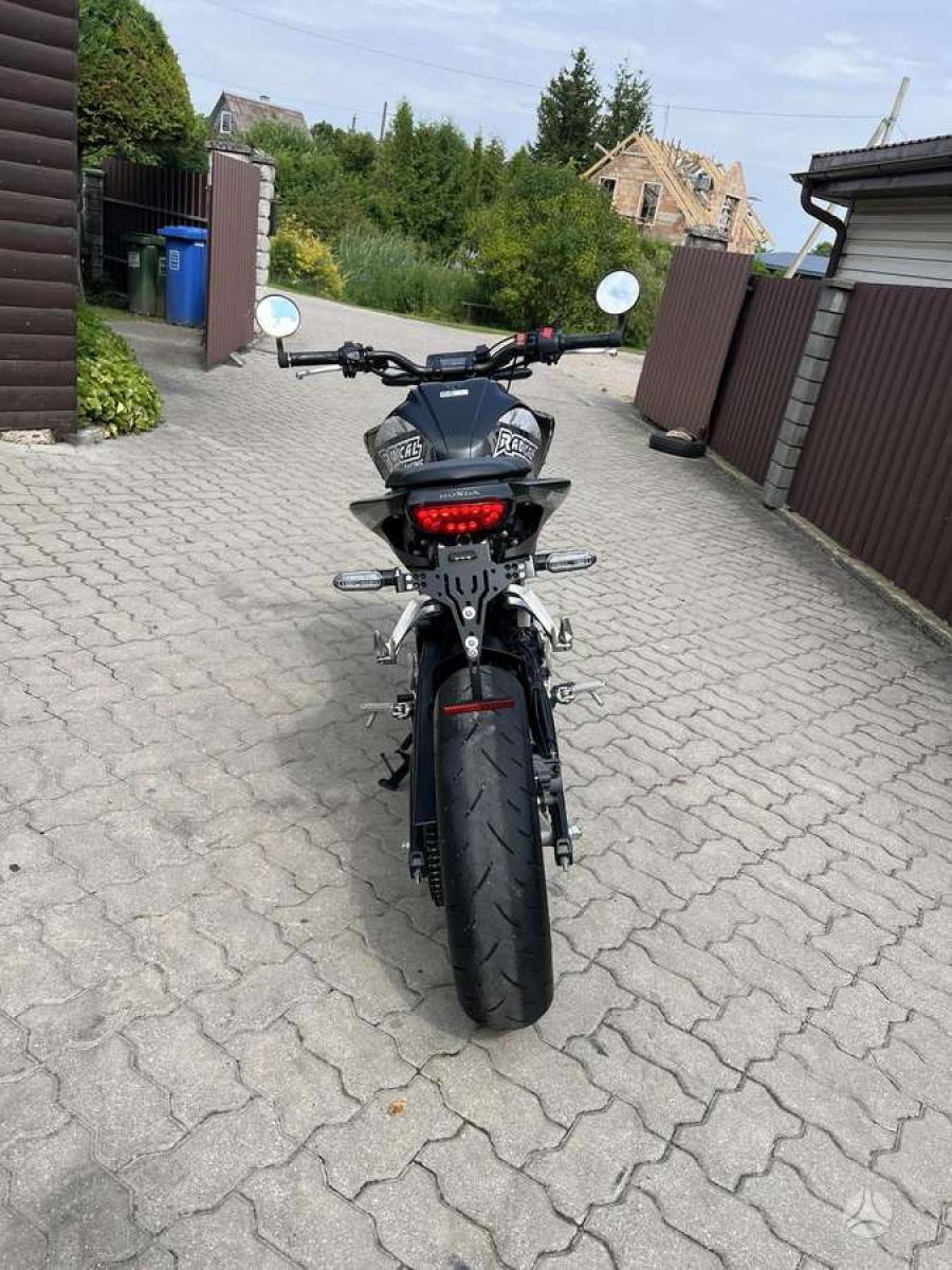 Black Honda CB 2021 in Prienai, with an engine capacity of 0.13 L and mileage of 12 thousand km for 3450 €, photo 9 on AUTOMOTO.COM.LV