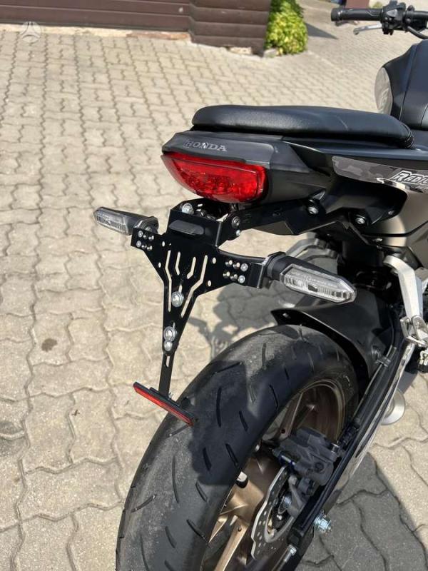 Black Honda CB 2021 in Prienai, with an engine capacity of 0.13 L and mileage of 12 thousand km for 3450 €, photo 9 on AUTOMOTO.COM.LV