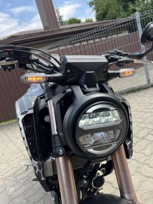 Black Honda CB 2021 in Prienai, with an engine capacity of 0.13 L and mileage of 12 thousand km for 3450 €, photo 11 on AUTOMOTO.COM.LV