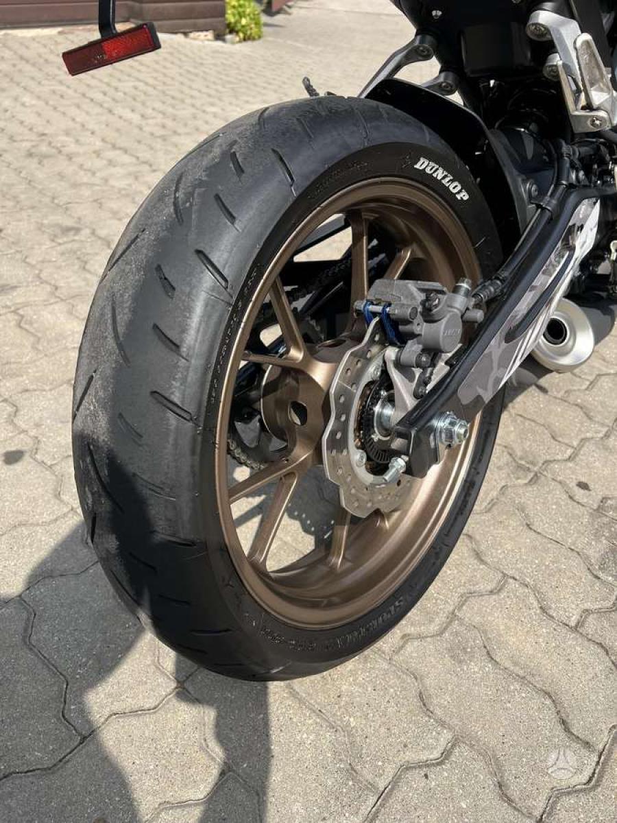 Black Honda CB 2021 in Prienai, with an engine capacity of 0.13 L and mileage of 12 thousand km for 3450 €, photo 13 on AUTOMOTO.COM.LV