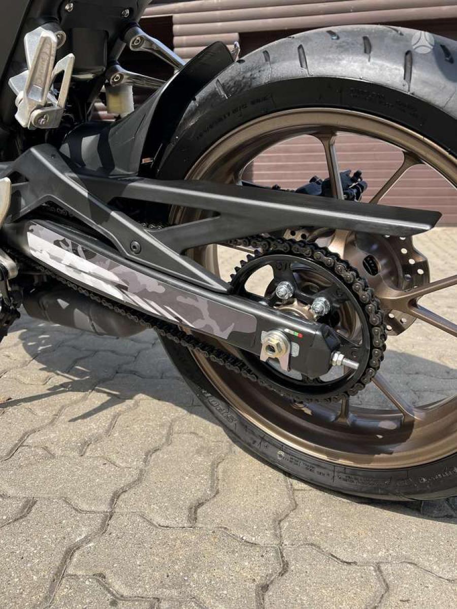 Black Honda CB 2021 in Prienai, with an engine capacity of 0.13 L and mileage of 12 thousand km for 3450 €, photo 16 on AUTOMOTO.COM.LV
