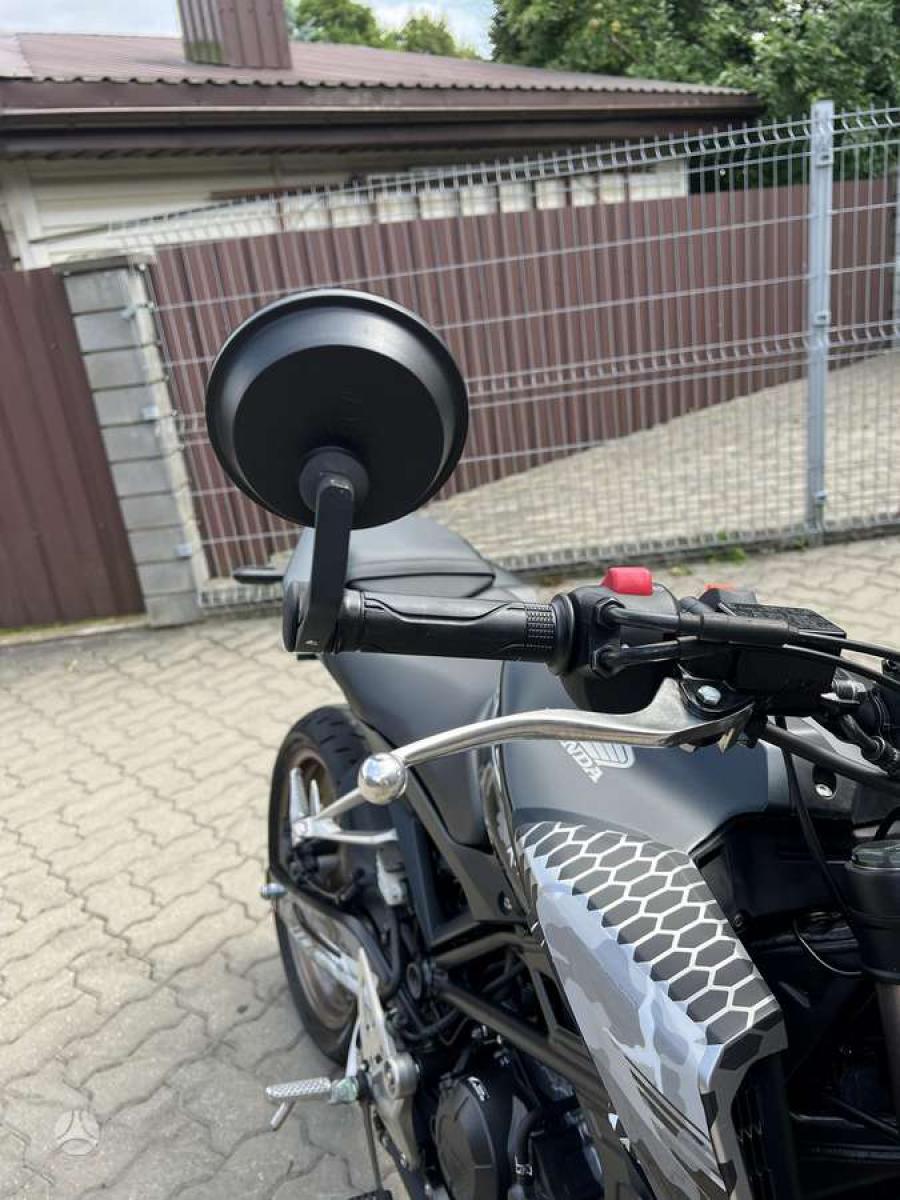 Black Honda CB 2021 in Prienai, with an engine capacity of 0.13 L and mileage of 12 thousand km for 3450 €, photo 17 on AUTOMOTO.COM.LV