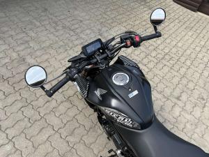 Black Honda CB 2021 in Prienai, with an engine capacity of 0.13 L and mileage of 12 thousand km for 3450 €, photo 18 on AUTOMOTO.COM.LV