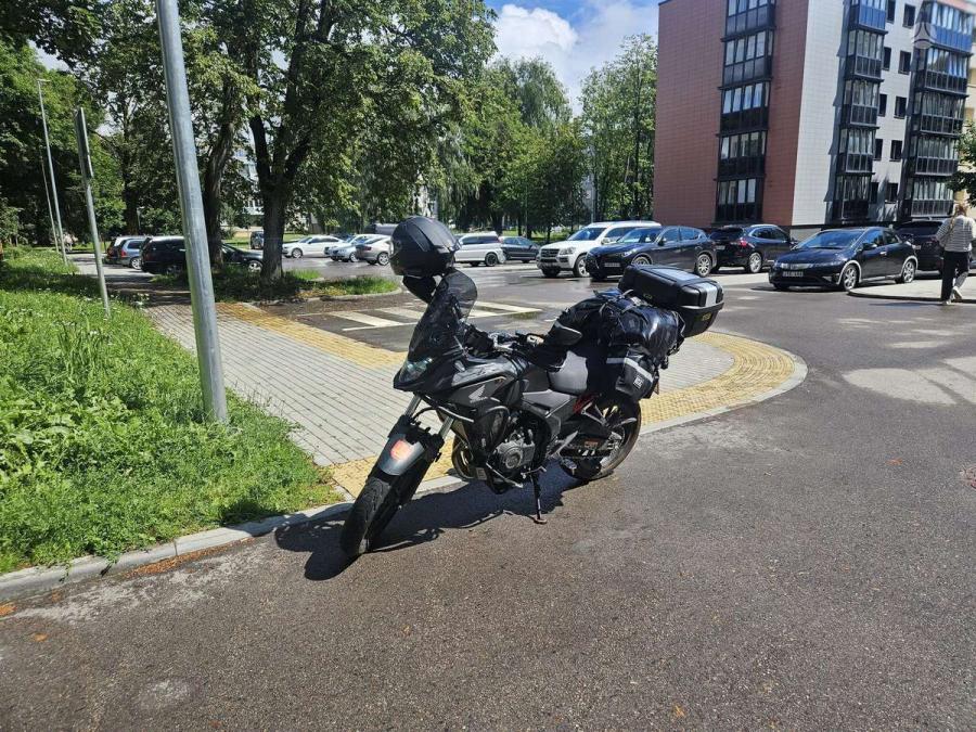 Black Honda CB 2021 in Klaipeda, with an engine capacity of 0.47 L and mileage of 17 thousand km for 5550 €, photo 1 on AUTOMOTO.COM.LV