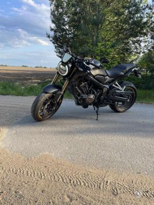 Melns Honda CB 2021 Kauņa, ar dzinēja tilpumu 0.65 L un nobraukumu 18 tūkst. km par 6400 €, foto  vietnē AUTOMOTO.COM.LV
