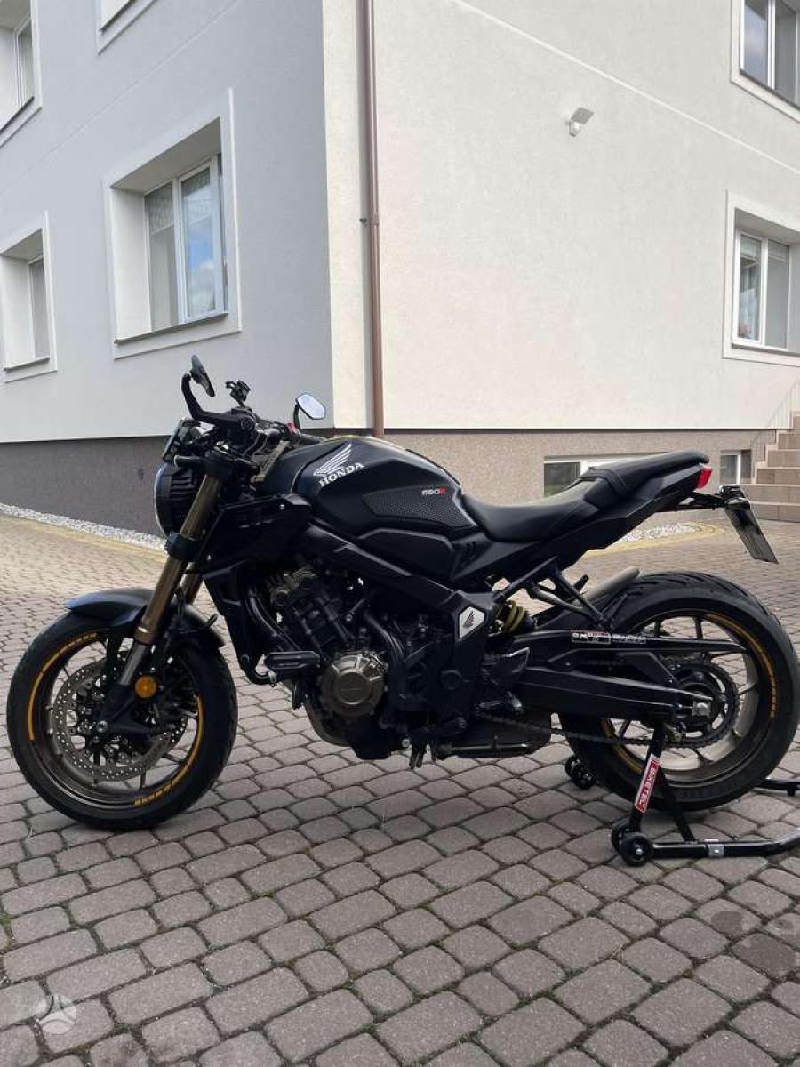 Melns Honda CB 2021 Kauņa, ar dzinēja tilpumu 0.65 L un nobraukumu 18 tūkst. km par 6400 €, foto 5 vietnē AUTOMOTO.COM.LV