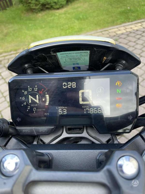 Black Honda CB 2021 in Kaunas, with an engine capacity of 0.65 L and mileage of 18 thousand km for 6400 €, photo 5 on AUTOMOTO.COM.LV