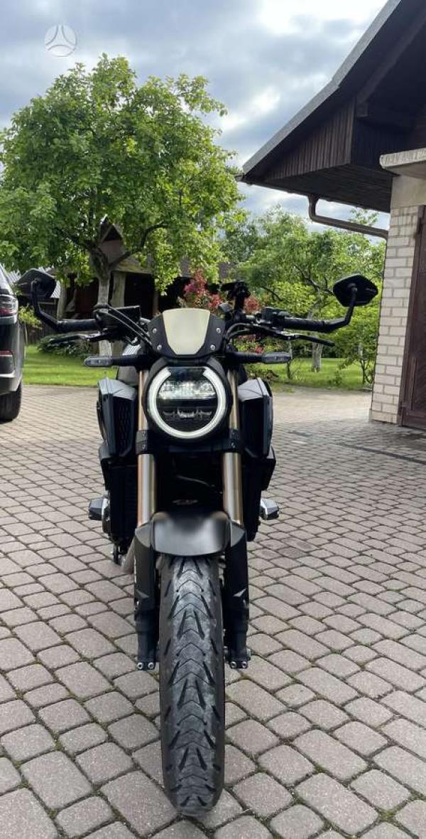 Black Honda CB 2021 in Kaunas, with an engine capacity of 0.65 L and mileage of 18 thousand km for 6400 €, photo 7 on AUTOMOTO.COM.LV