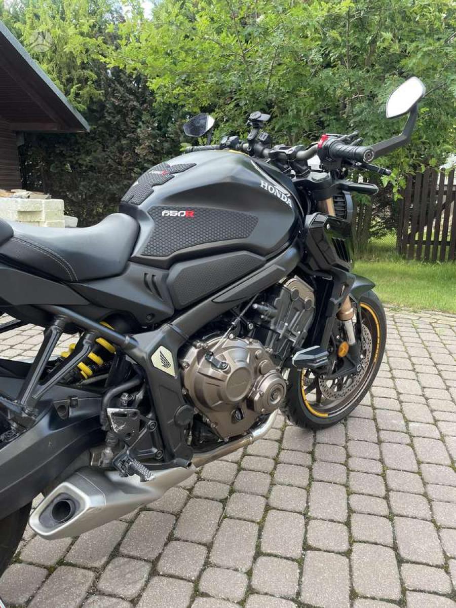 Melns Honda CB 2021 Kauņa, ar dzinēja tilpumu 0.65 L un nobraukumu 18 tūkst. km par 6400 €, foto 17 vietnē AUTOMOTO.COM.LV