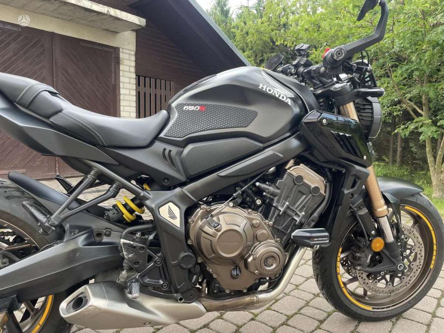 Melns Honda CB 2021 Kauņa, ar dzinēja tilpumu 0.65 L un nobraukumu 18 tūkst. km par 6400 €, foto 24 vietnē AUTOMOTO.COM.LV