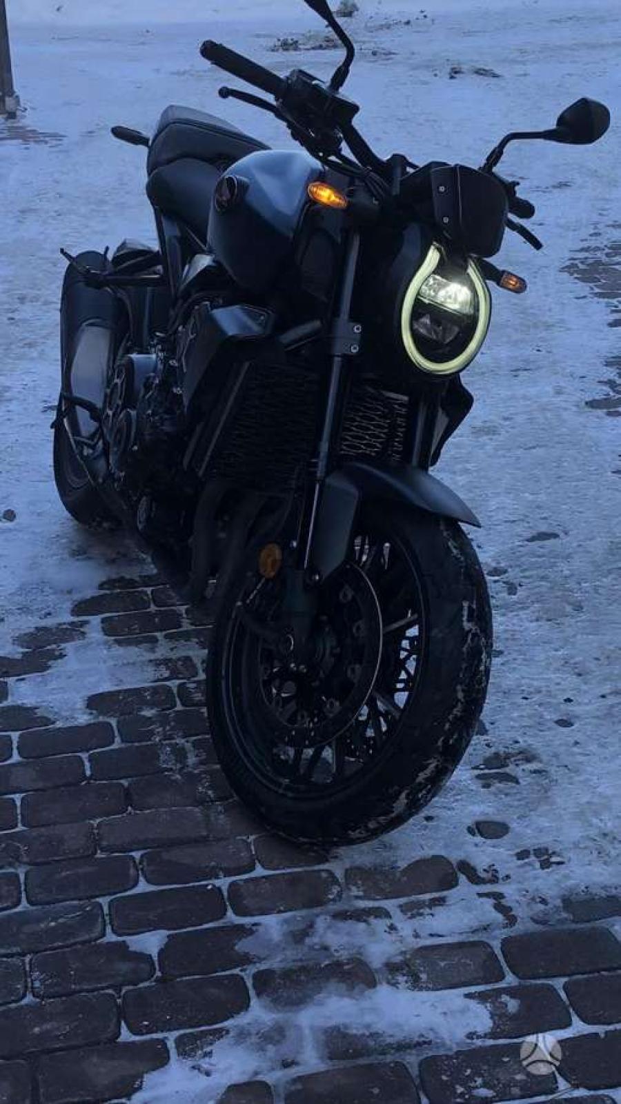 Melns Honda CB 2022 Radviliškis, ar dzinēja tilpumu 1.00 L un nobraukumu 7 tūkst. km par 7850 €, foto 1 vietnē AUTOMOTO.COM.LV
