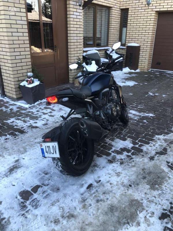 Melns Honda CB 2022 Radviliškis, ar dzinēja tilpumu 1.00 L un nobraukumu 7 tūkst. km par 7850 €, foto 4 vietnē AUTOMOTO.COM.LV