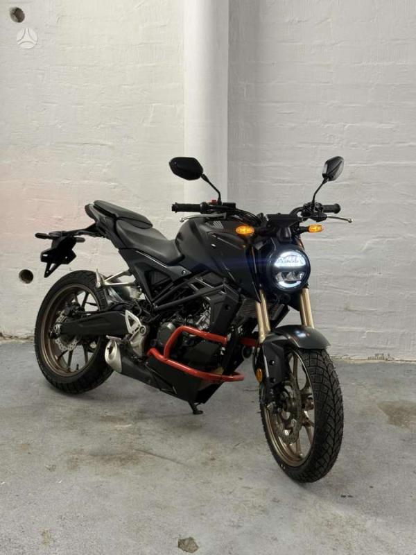Black Honda CB 2022 in Marijampole, with an engine capacity of 0.13 L and mileage of 16 thousand km for 3290 €, photo 1 on AUTOMOTO.COM.LV