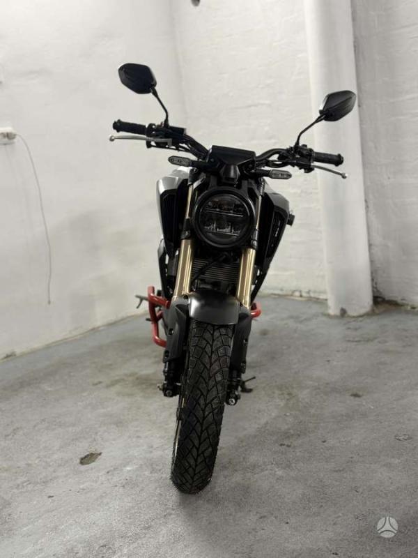 Black Honda CB 2022 in Marijampole, with an engine capacity of 0.13 L and mileage of 16 thousand km for 3290 €, photo 3 on AUTOMOTO.COM.LV