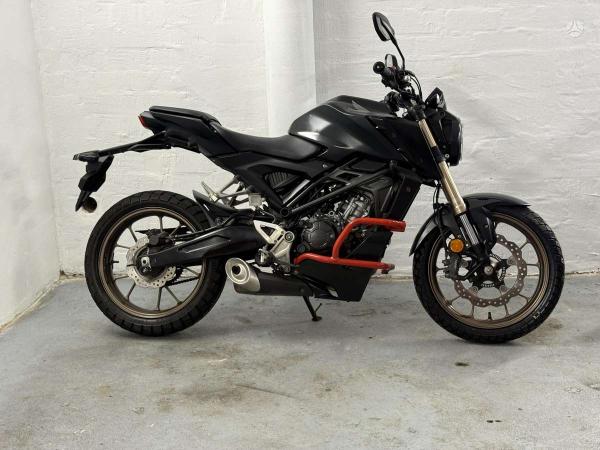Black Honda CB 2022 in Marijampole, with an engine capacity of 0.13 L and mileage of 16 thousand km for 3290 €, photo 7 on AUTOMOTO.COM.LV
