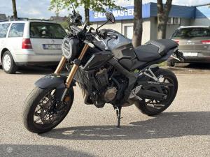 Black Honda CB 2022 in Kaunas, with an engine capacity of 18.94 L and mileage of 19 thousand km for 2999 €, photo 5 on AUTOMOTO.COM.LV