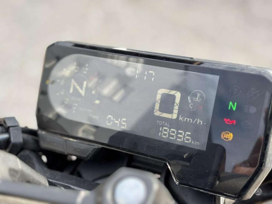 Black Honda CB 2022 in Kaunas, with an engine capacity of 18.94 L and mileage of 19 thousand km for 2999 €, photo 7 on AUTOMOTO.COM.LV