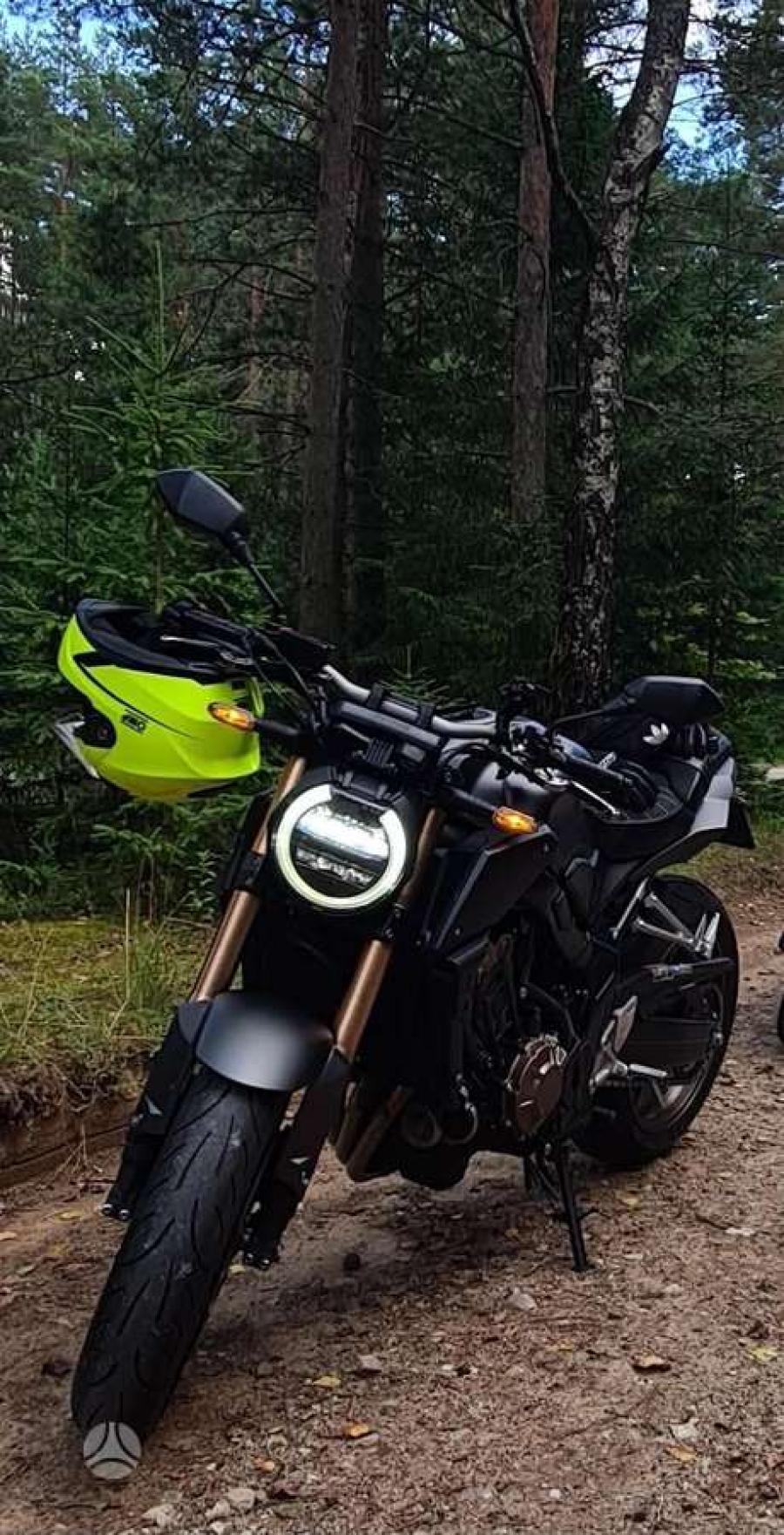 Melns Honda CB 2022 Viļņa, ar dzinēja tilpumu 0.65 L un nobraukumu 14 tūkst. km par 5450 €, foto 1 vietnē AUTOMOTO.COM.LV