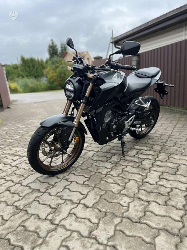 Melns Honda CB 2022 Prienai, ar dzinēja tilpumu 0.13 L un nobraukumu 4 tūkst. km par 3350 €, foto 3 vietnē AUTOMOTO.COM.LV