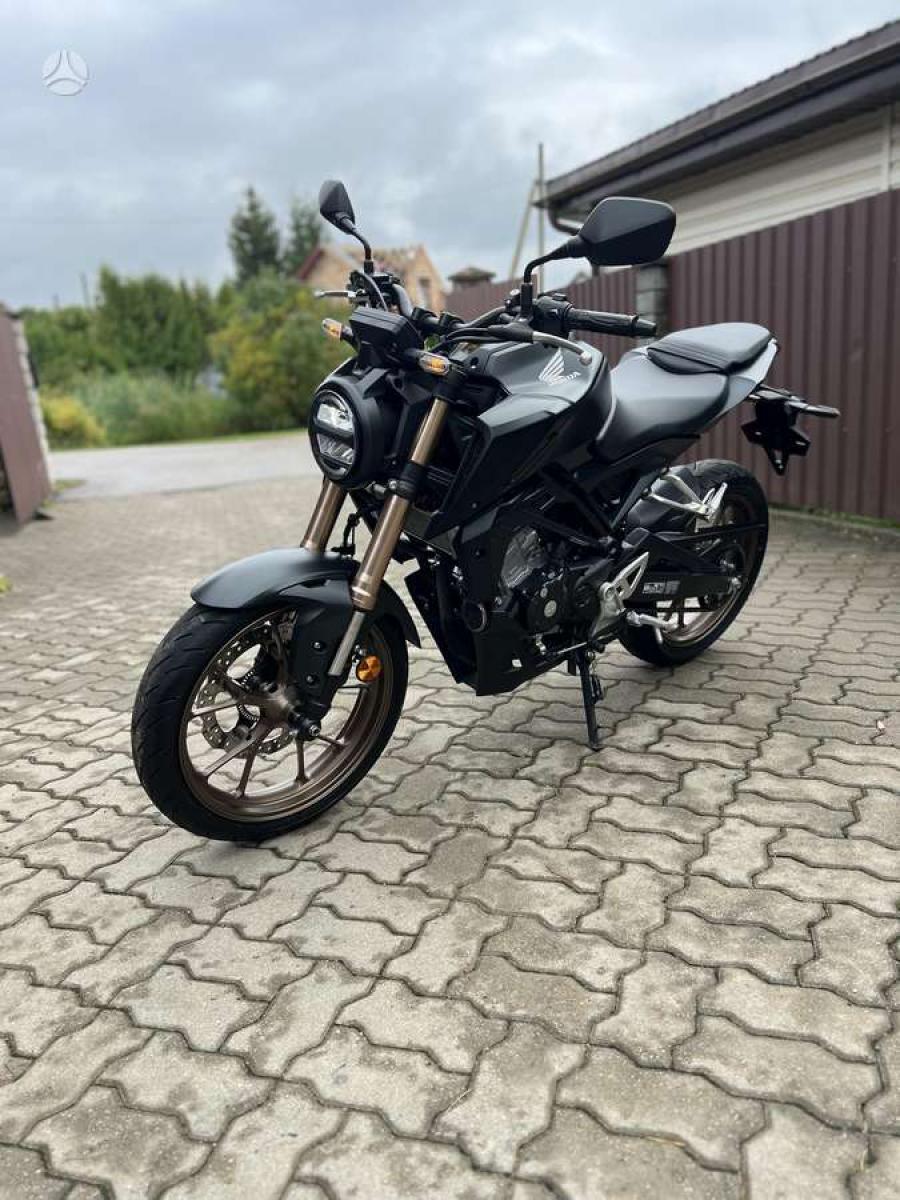 Melns Honda CB 2022 Prienai, ar dzinēja tilpumu 0.13 L un nobraukumu 4 tūkst. km par 3350 €, foto 3 vietnē AUTOMOTO.COM.LV