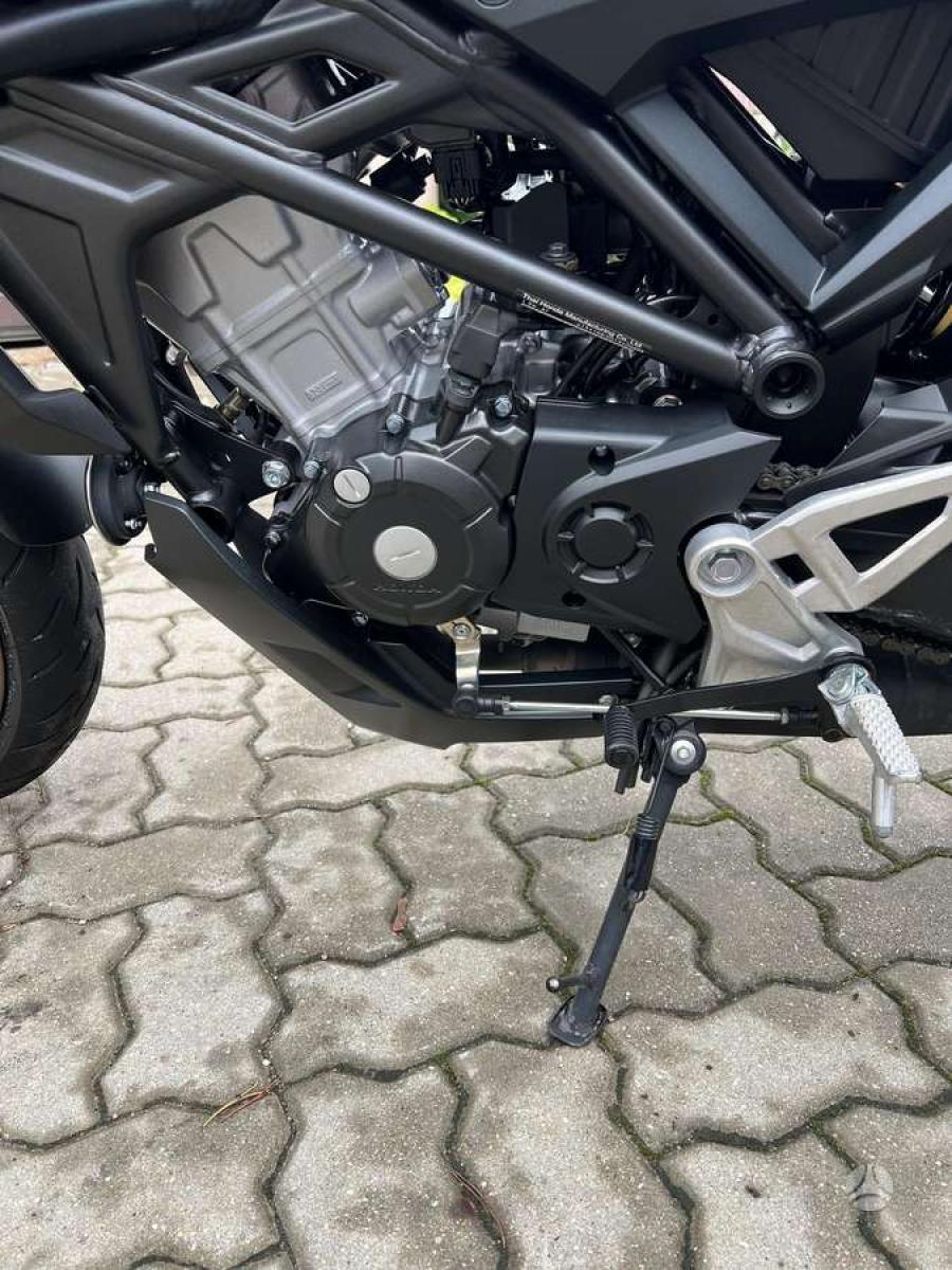 Melns Honda CB 2022 Prienai, ar dzinēja tilpumu 0.13 L un nobraukumu 4 tūkst. km par 3350 €, foto 13 vietnē AUTOMOTO.COM.LV