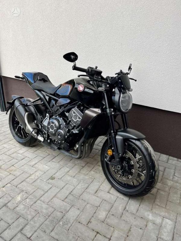 Black Honda CB 2023 in Kaunas, with an engine capacity of 1.00 L and mileage of 23 thousand km for 8700 €, photo 1 on AUTOMOTO.COM.LV