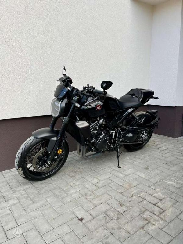 Black Honda CB 2023 in Kaunas, with an engine capacity of 1.00 L and mileage of 23 thousand km for 8700 €, photo 2 on AUTOMOTO.COM.LV