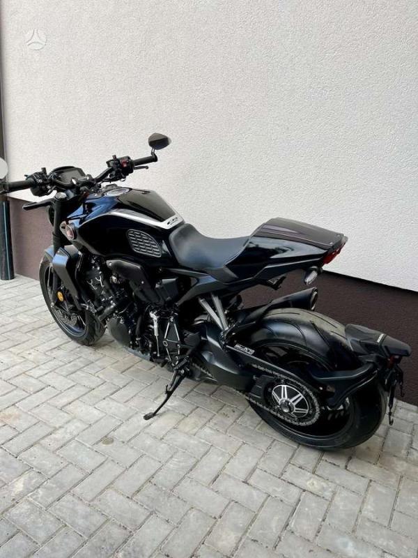 Black Honda CB 2023 in Kaunas, with an engine capacity of 1.00 L and mileage of 23 thousand km for 8700 €, photo 3 on AUTOMOTO.COM.LV