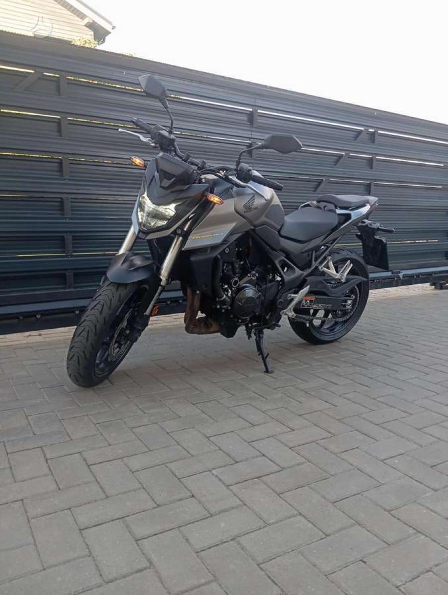 Melns Honda CB 2023 Viļņa, ar dzinēja tilpumu 0.75 L un nobraukumu 3 tūkst. km par 4850 €, foto 1 vietnē AUTOMOTO.COM.LV