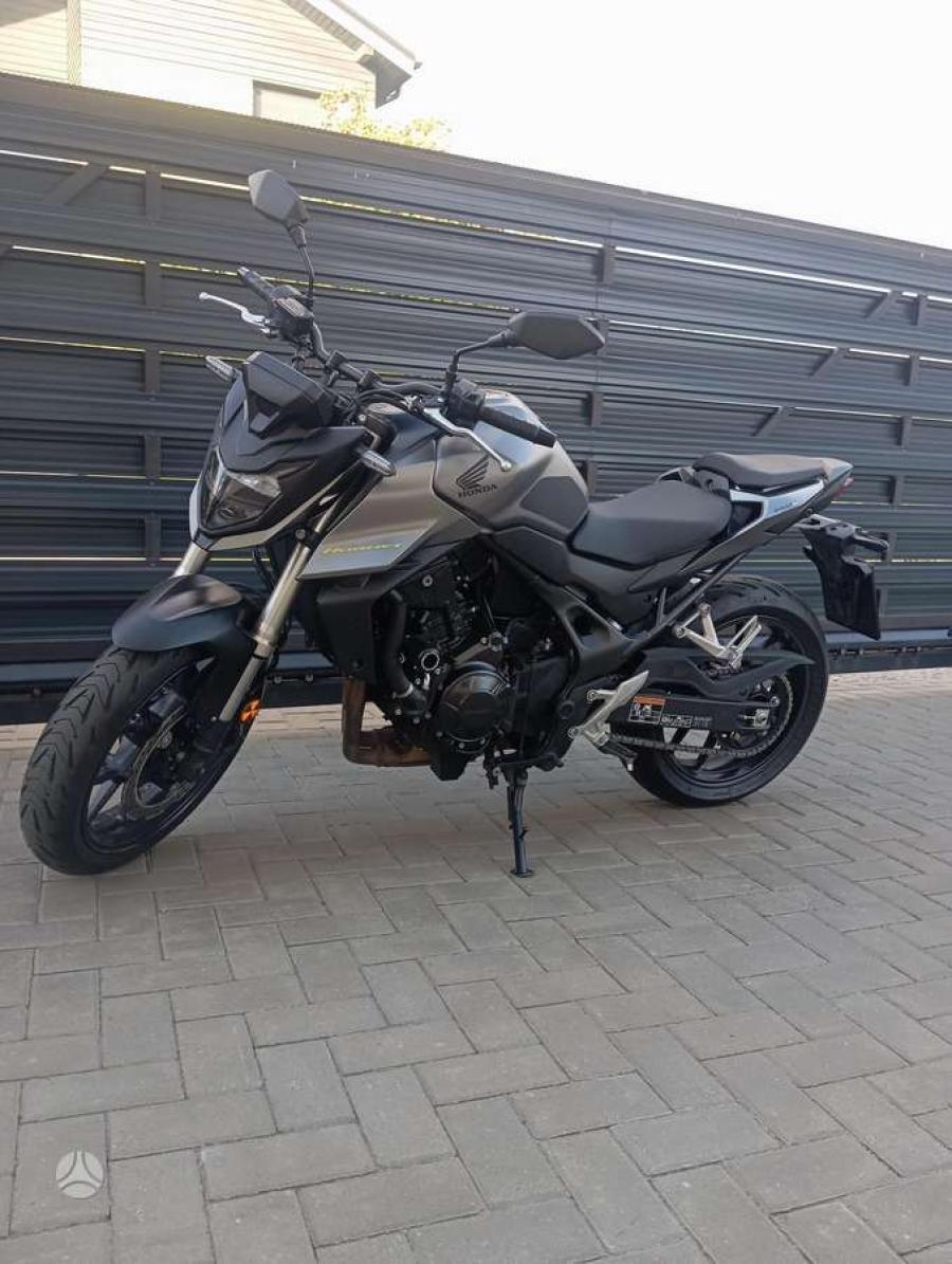 Melns Honda CB 2023 Viļņa, ar dzinēja tilpumu 0.75 L un nobraukumu 3 tūkst. km par 4850 €, foto 5 vietnē AUTOMOTO.COM.LV